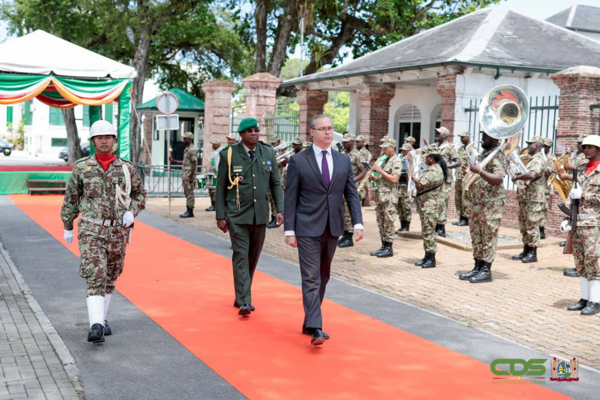 Azerbaijani ambassador presents his credentials to Surinamese President ...