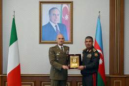 Azerbaijan Minister of Defense receives Italian Chief of Defence