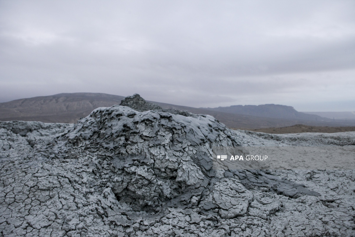 Mud volcano erupts in Azerbaijan's Garadagh-VIDEO