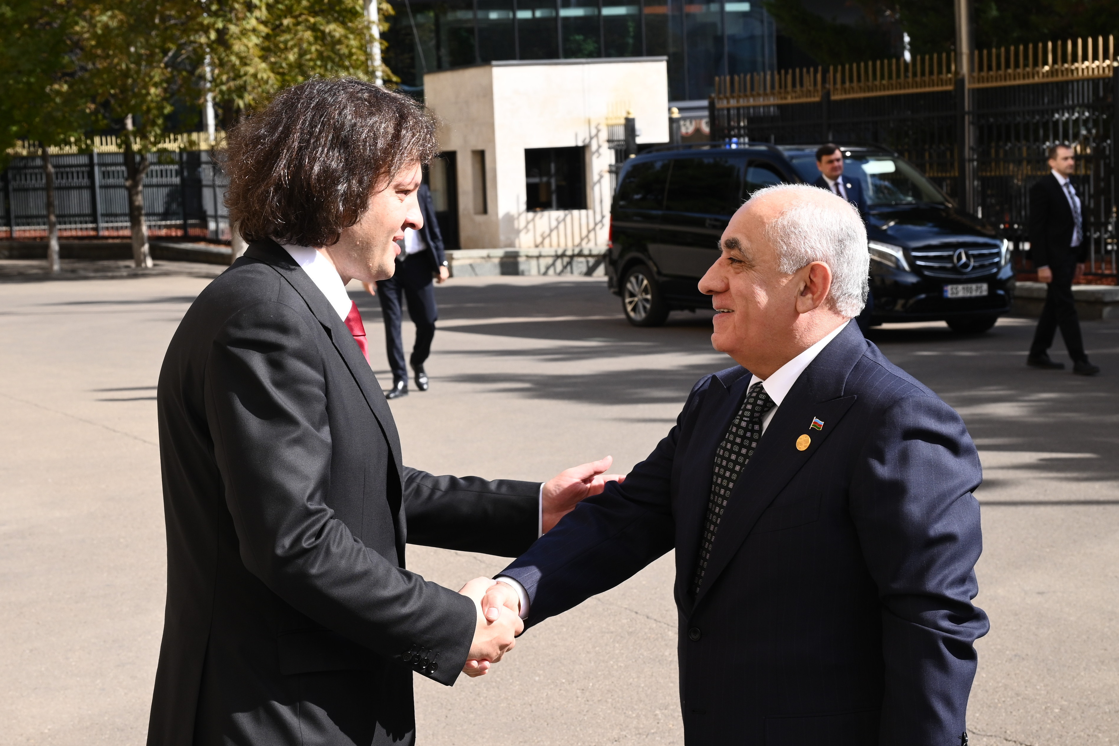 Azerbaijani PM Ali Asadov meets with Georgian counterpart Irakli Kobakhidze