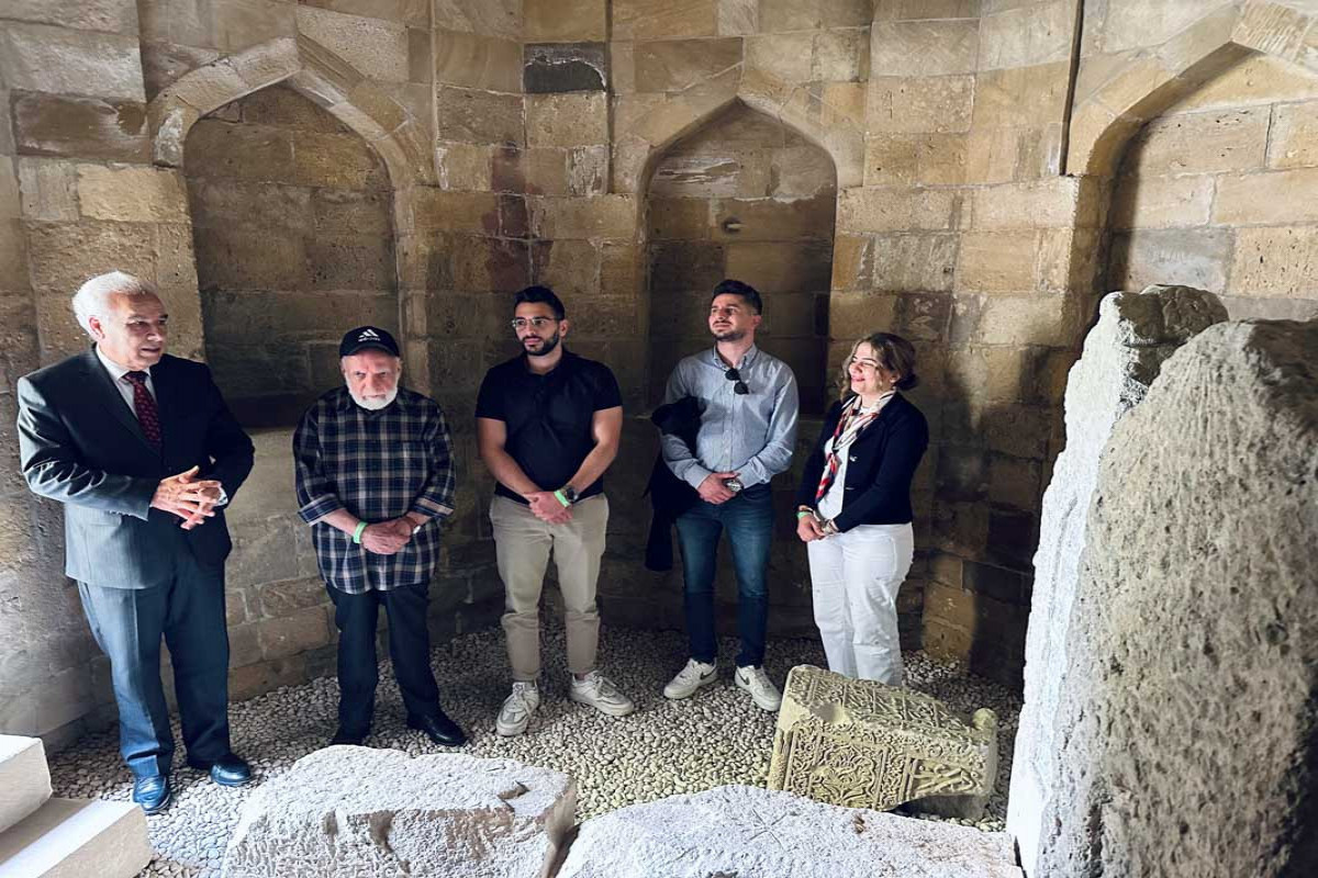 Descendants of poet Imadeddin Nasimi visit Shahkhandan mausoleum -PHOTO