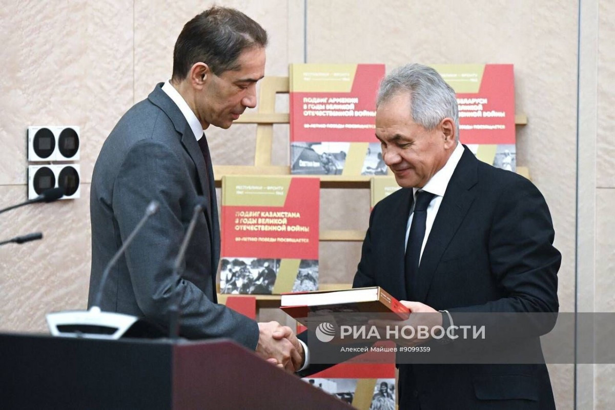 Shoigu presented documentary collection titled "Heroism of Azerbaijan ...